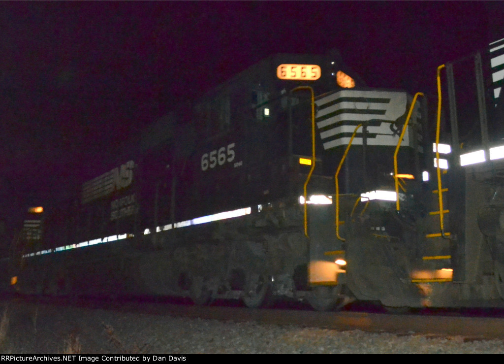 NS SD60 6565 trails on 17G